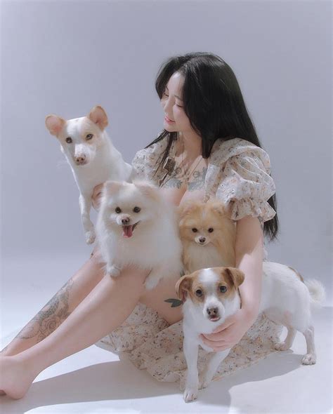 전보연 옛날사진을 올리고싶어도 보정이 너무 빡세게한게 많아서 못올리겠다 그나마 올릴만한 사진 Instagram