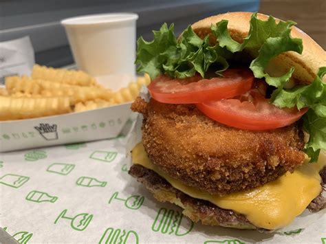 シェイクシャック「はちみつと唐辛子の特製甘辛ソースとサクサク食感のチキンの組み合わせが抜群な【ホットハニーチキン】【220930】