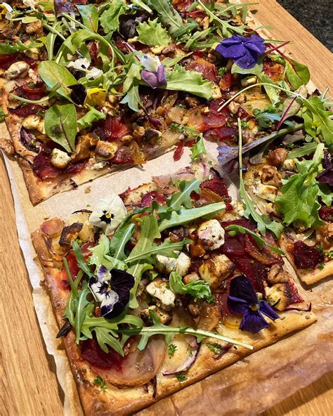 Flammkuchen Met Bietjes Geitenkaas En Rucola Etenvanlientje