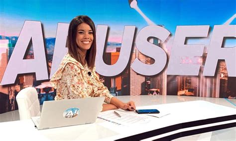 Alba Gutiérrez de Aruseros anuncia su embarazo en pleno directo