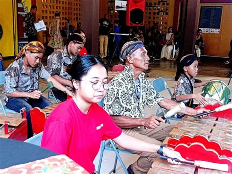 ‘kampong Villa Zapakara Pakt Groots Uit Met Javaanse Cultuur De Ware Tijd