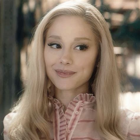 Best 12 Ariana Grande As Glinda In Wicked 2024 Artofit