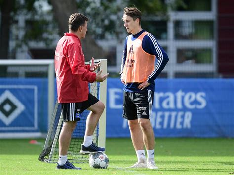 Vorm Hsv Spiel In Regensburg Hecking Verzichtet Auf Spion Fein