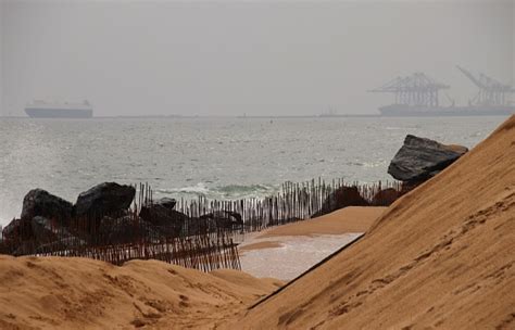 서아프리카 토고 아베포조 의 해변에 콘크리트 벽의 지하실 0명에 대한 스톡 사진 및 기타 이미지 0명 Black Lives