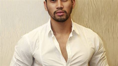 Idris Khan Biography Celebrity Facts And Awards Tv Guide