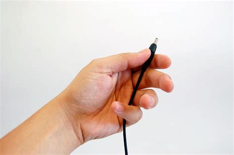 손을 쥠 충전기 플러그 포토서제스트 가정용 장비에 대한 스톡 사진 및 기타 이미지 가정용 장비 개인 장식품 검은색