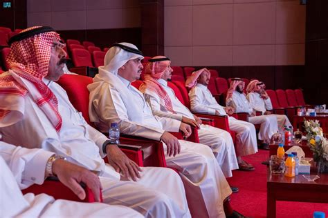 اقتصادي وكيل إمارة منطقة حائل المساعد يشهدُ ورشةَ عمل بعنوان مجالات