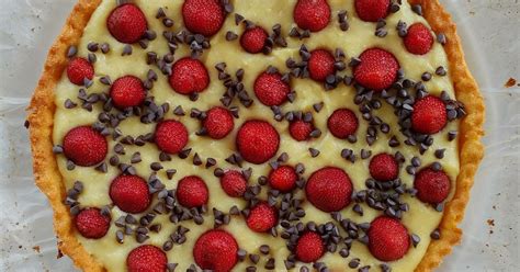 CROSTATA SENZA GLUTINE CON CREMA PASTICCERA E FRAGOLE è un ricetta creata dall utente Cucina con