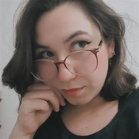Victoria Pompeu Autora Victoriapompeu Threads Say More