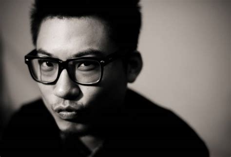 温暖的人吉他谱 齐一 有位温暖的人 他把自己唱给我听 简谱网