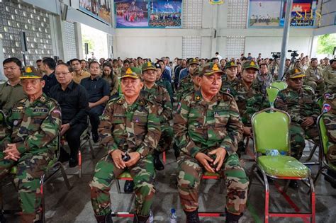 សម្តេចតេជោ ហ៊ុន សែន អញ្ជើញជួបសំណេះសំណាលជាមួយសមាជិកក្រុមប្រឹក្សាឃុំ សង្កាត់ ស្រុក ក្រុង