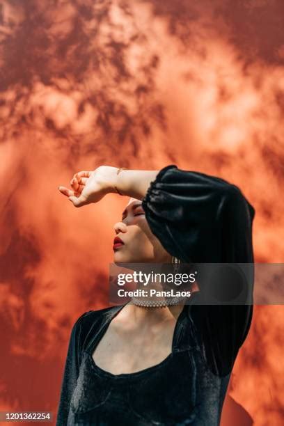 Hands Blocking Face Photos Et Images De Collection Getty Images