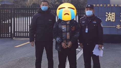 男子浴场偷手机后淡定睡觉关键帧澎湃新闻 The Paper