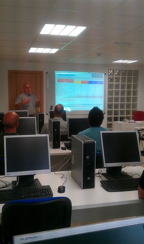 Alumnosas En Un Curso Privado Bonificado Por La Tripartita Para