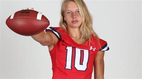 Haley Van Voorhis Becomes 1st Female Non Kicker To Play In Ncaa