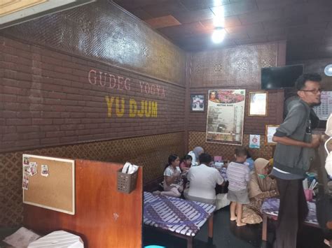 Daftar Harga Warung Gudeg Yu Djum Tempat Sarapan Jokowi Dan Ahy Di