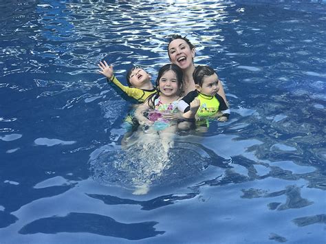 Al Agua Patos Mamá En La Torre