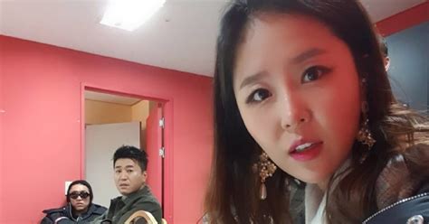 신지 감기 걸린 김종민 빽가와 셀카 멀찌감치 떨어져 Sns★컷