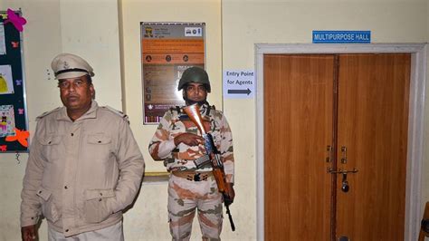 Bjp Takes Lead In Gujarat Trends Seesaw In Himachal Latest News