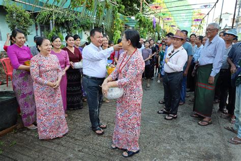 မအူပင်မြို့၌ မြန်မာ့ရိုးရာယဥ်ကျေးမှုနှင့် အညီမဟာသင်္ကြန်ပွဲတော် အကြတ်နေ့ မြန်မာ့သနပ်ခါးလိမ်းခြင