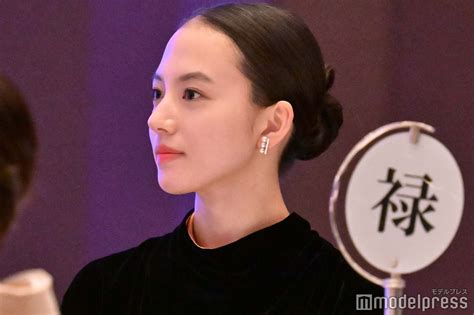 画像1564 清原果耶「読売演劇大賞」杉村春子賞受賞で初舞台回顧「毎日足を震わせながら」スリットドレスで美脚チラ見せ モデルプレス