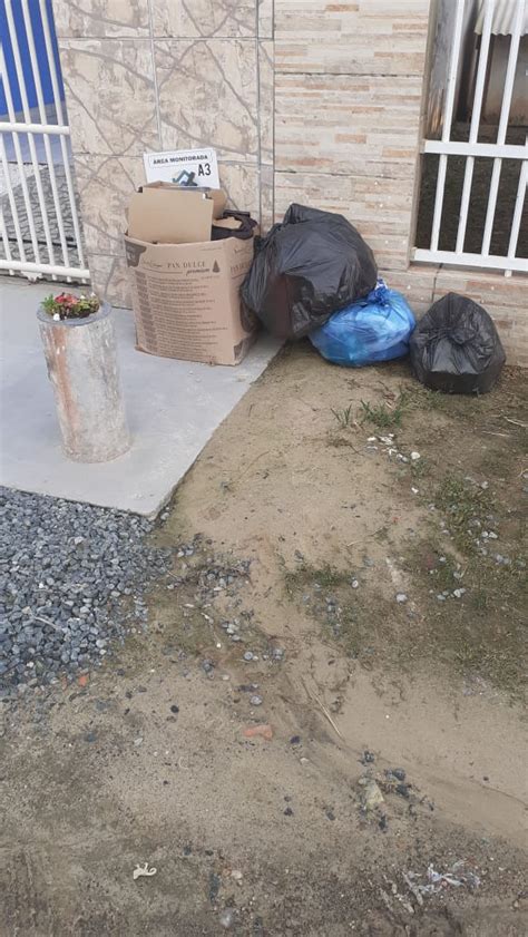 Moradores do bairro Nossa Senhora de Fátima reclamam que RECICLE está