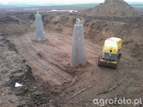 Budowa linii wysokiego napięcia kV zdjęcie fotka foto numer Galeria rolnicza