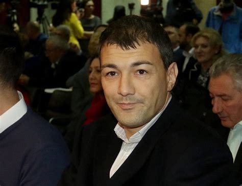 OŽenio Se Vlada MandiĆ