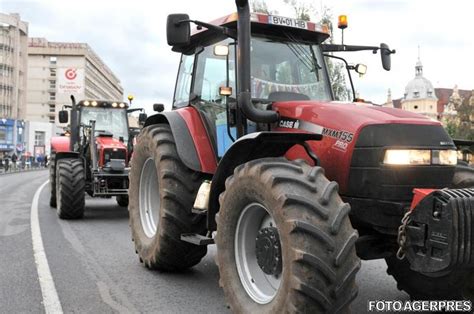 NewsPascani Pașcani Târgu Frumos Iași O coloană de tractoare