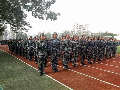 经管系军训风采沙场秋点兵 山东科技大学泰安校区