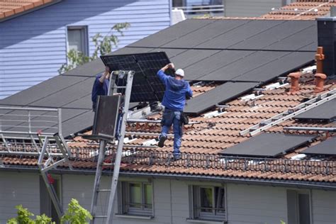 Sončne elektrarne Slovenija med hitrejšimi v EU a vseeno šele na četrtini poti Forbes Slovenija