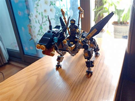 made a new dragon for my custom minifig scrolller
