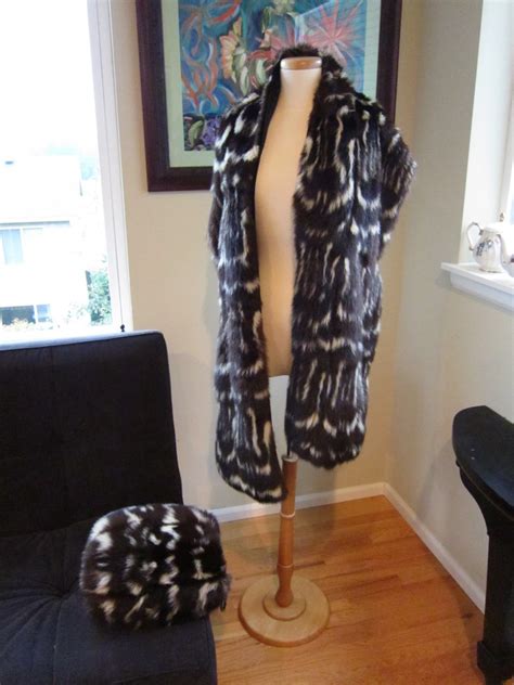 Skunk Fur Lady Violette