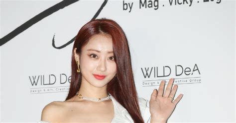 경리 러블리 손인사