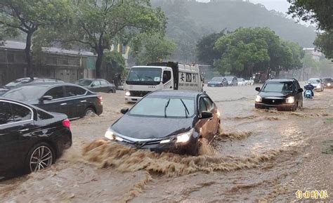 雨彈狂炸 北市士林至善路「水流成河」 生活 自由時報電子報