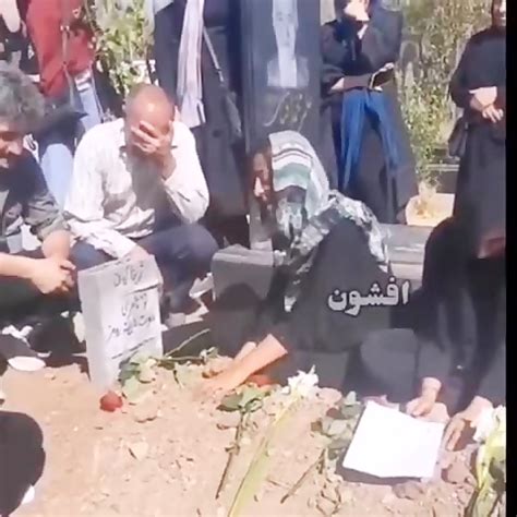 گریه های مادر مهسا امینی سر قبر