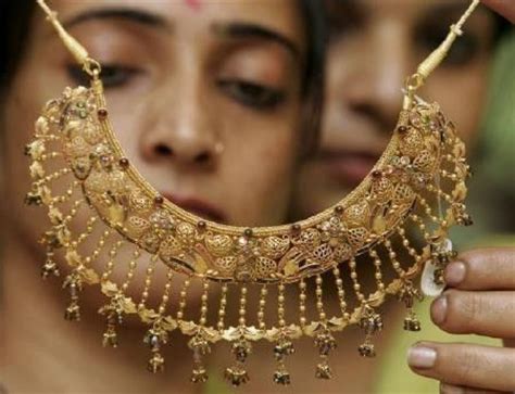 Gold Hits Record High Above 26000 Rupees Ibtimes