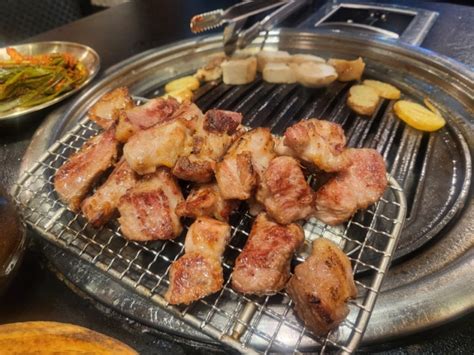 최상급 돼지고기를 직접 구워주시는 동대문 장안동 장한평역 삼겹살 맛집 신원식당 솔직후기 네이버 블로그
