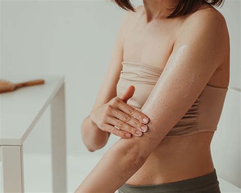 The Best Fixes For Dry Elbows According To Dermatologists Artofit