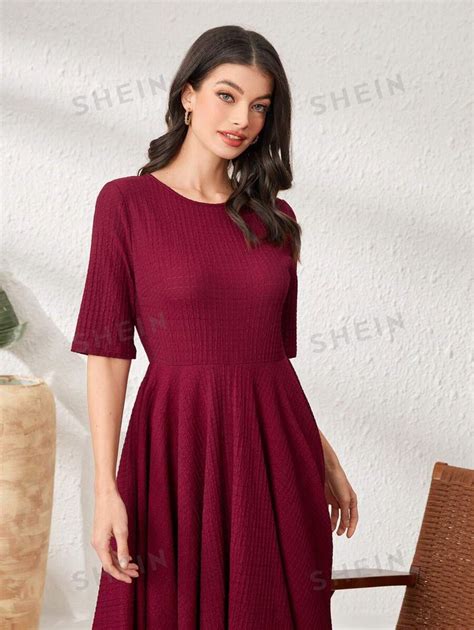 Shein Mulvari فستان نسائي برقبة دائرية وثنيات جانبية شي إن
