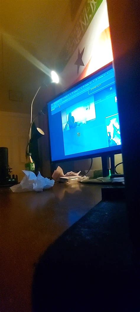 Somali Ebony Streamer Peeing Mic On