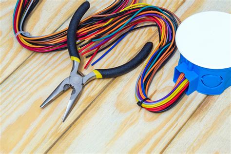 Kotak Sambungan Listrik Dengan Kabel Dan Alat Yang Biasanya Digunakan Dalam Proses Instalasi