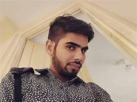 Bike Rider Dies In Road Accident कार में घुसी बाइक हादसे में युवक की