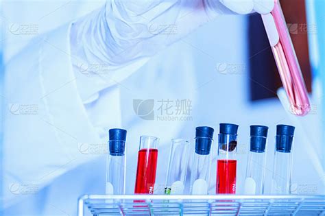 具有实验室背景和概念的科学家。