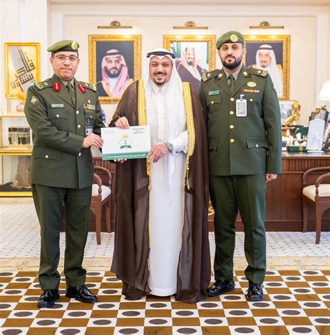 جريدة الرياض فيصل بن مشعل يتسلم التقرير السنوي لجوازات القصيم
