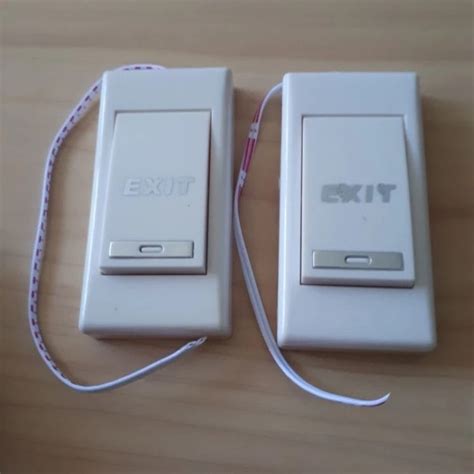 Jual EXIT BUTTON DOOR SAKLAR SWITCH PUSH BUTTON PINTU UKURAN SEDANG PLASTIK Shopee Indonesia