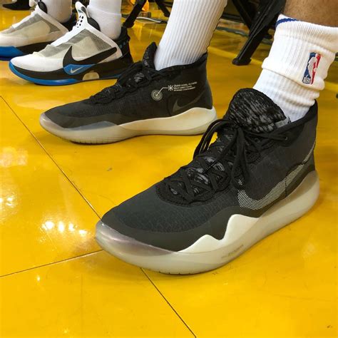 Nba上脚战靴：哈雷尔单场上脚三双锐步艾弗森，保罗配色清爽 球迷屋