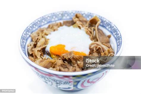 일본 음식 달걀 노 른 자 토 핑 흰색 배경에 고립 된와 쌀에 Gyudon 쇠고기를 그릇 0명에 대한 스톡 사진 및 기타 이미지