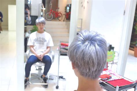 ブリーチしてシルバー系やホワイト系のカラーをするコツ。 ショートカットとくせ毛が得意な美容師のブログショートカットとくせ毛が得意な美容師のブログ