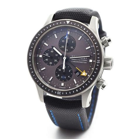 Boeing 247 Ti Gmt 是 Bremont 与 Boeing 波音公司的合作款，拥有两个对飞行员最重要的高级功能 24小时制第二